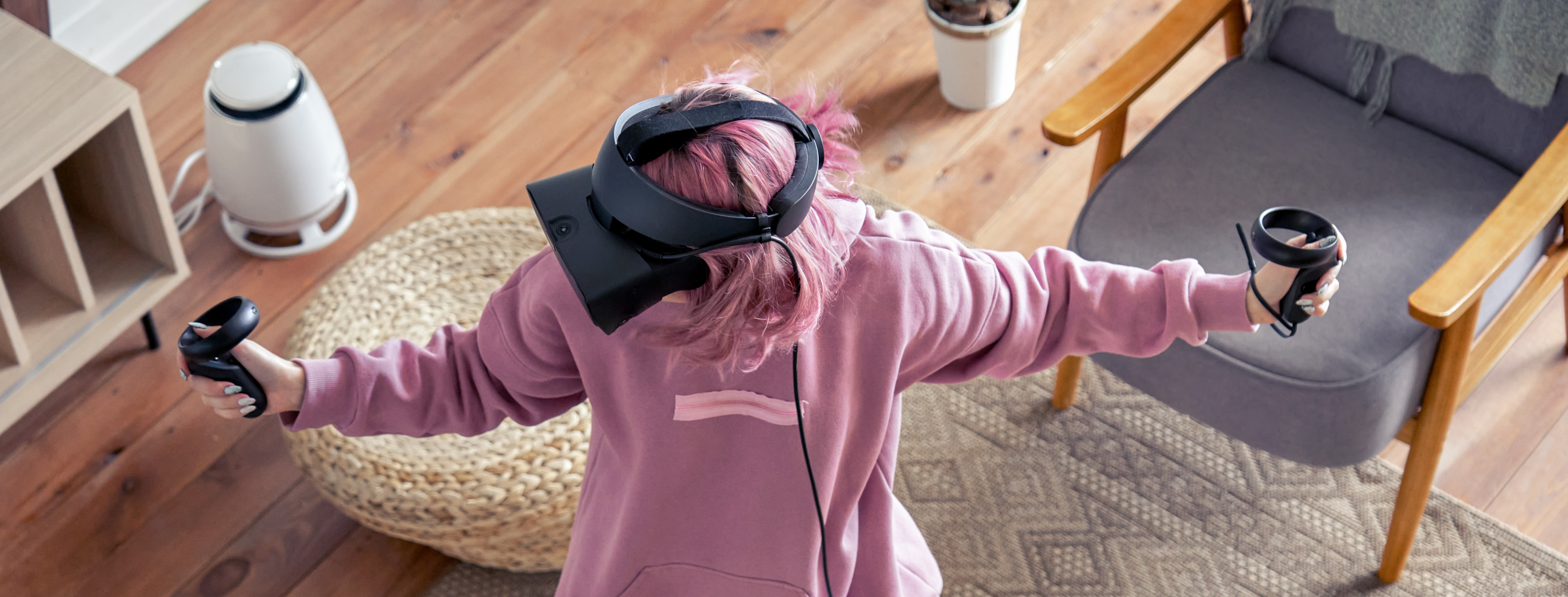 How to Use Additional Content in a VR Reference Environment During ...